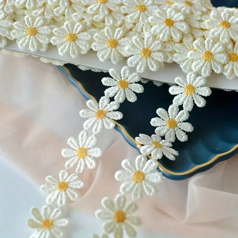 Daisy Chain Trim – Frankie Bear Fabric